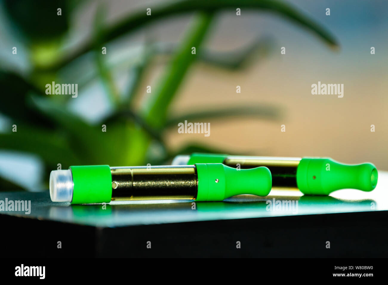 Vaping device hi-res stock photography and images - Alamy