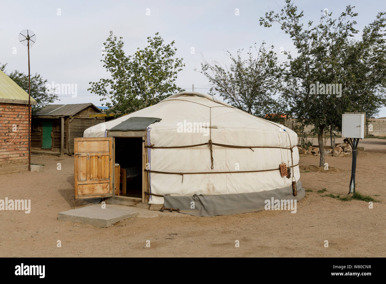 Traditional Mongolian ger or yurt Stock Photo - Alamy