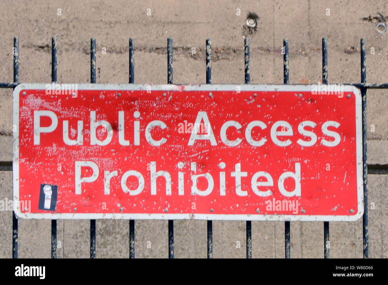 public access prohibited , Humber Bridge structure Stock Photo - Alamy