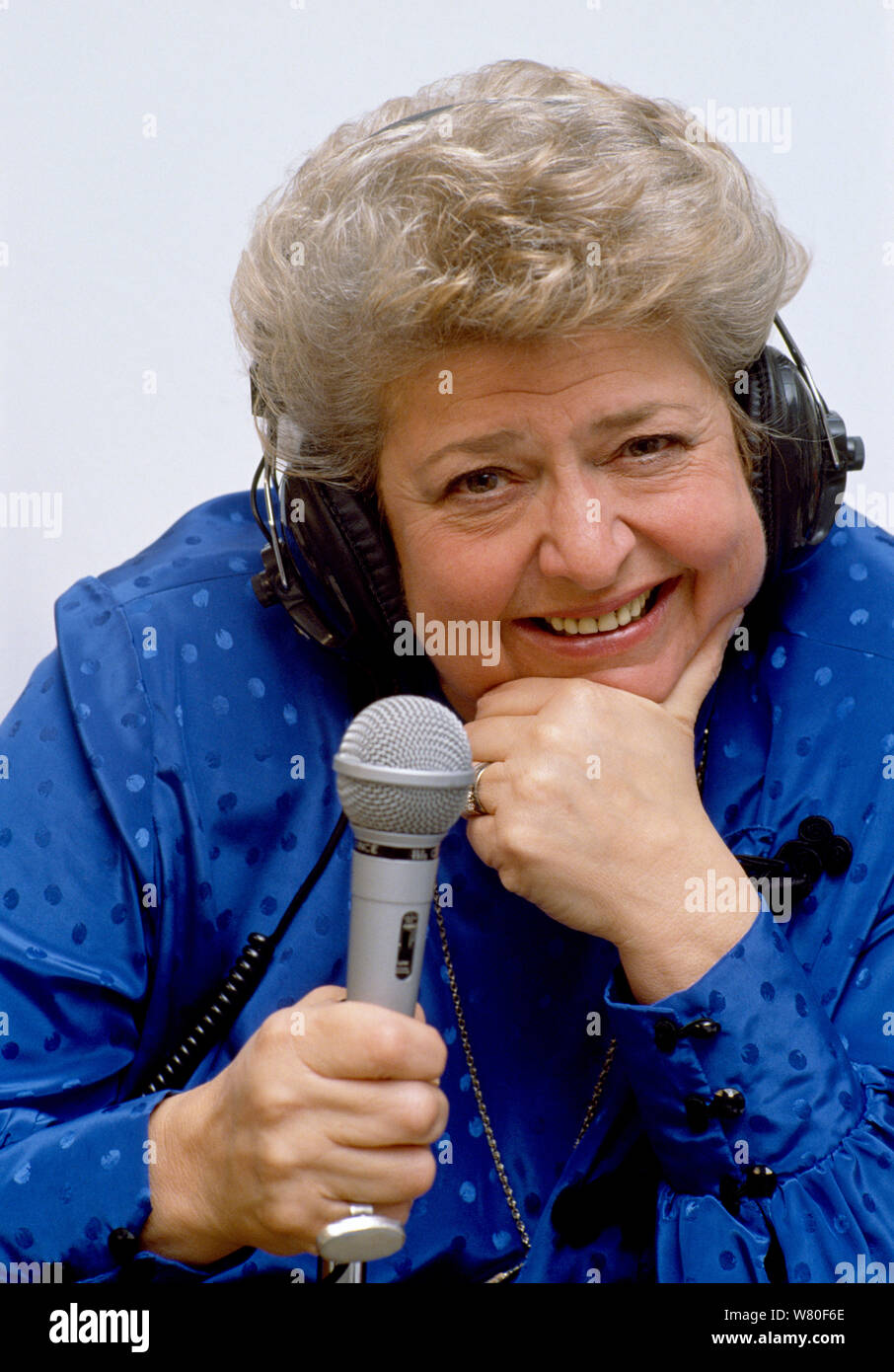 Agony aunt claire rayner hi-res stock photography and images - Alamy