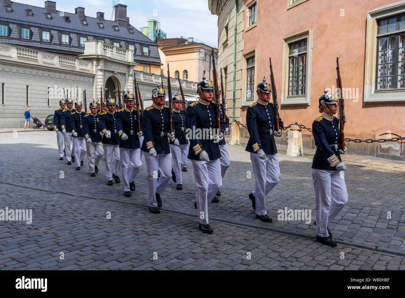 Ceremonial uniforms hi-res stock photography and images - Alamy
