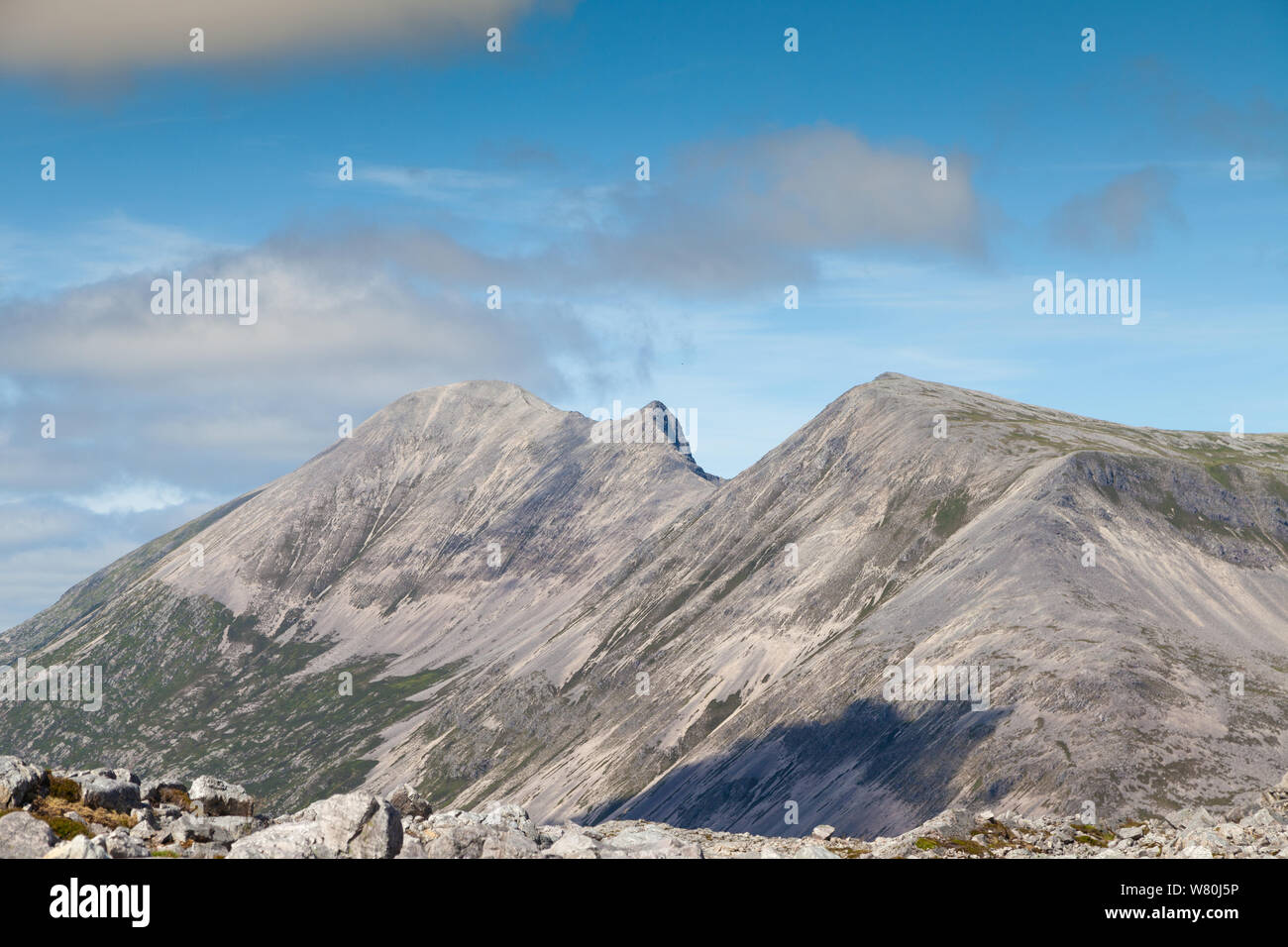 The long ridge of Foinaven seen from Arkle, Sutherland, Scotland Stock ...