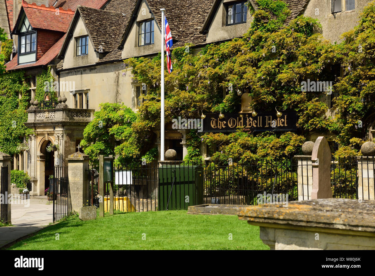 Old bell hotel in malmesbury hi-res stock photography and images - Alamy