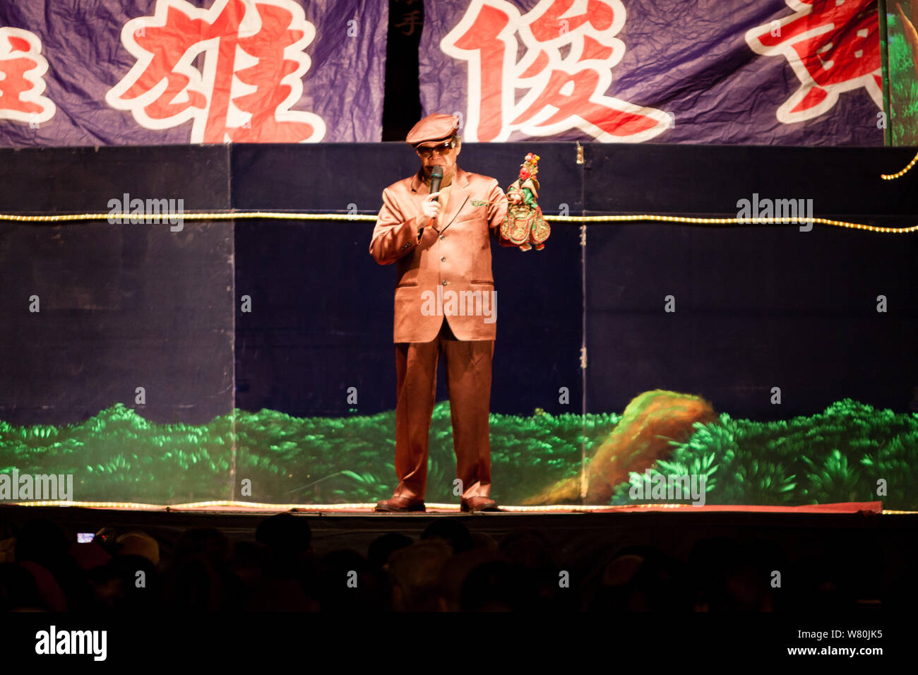 Taiwan puppet master hi-res stock photography and images - Alamy