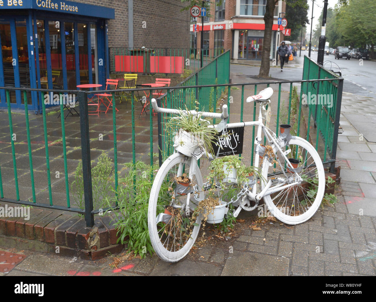 Memorial bicycle, London, England Stock Photo - Alamy