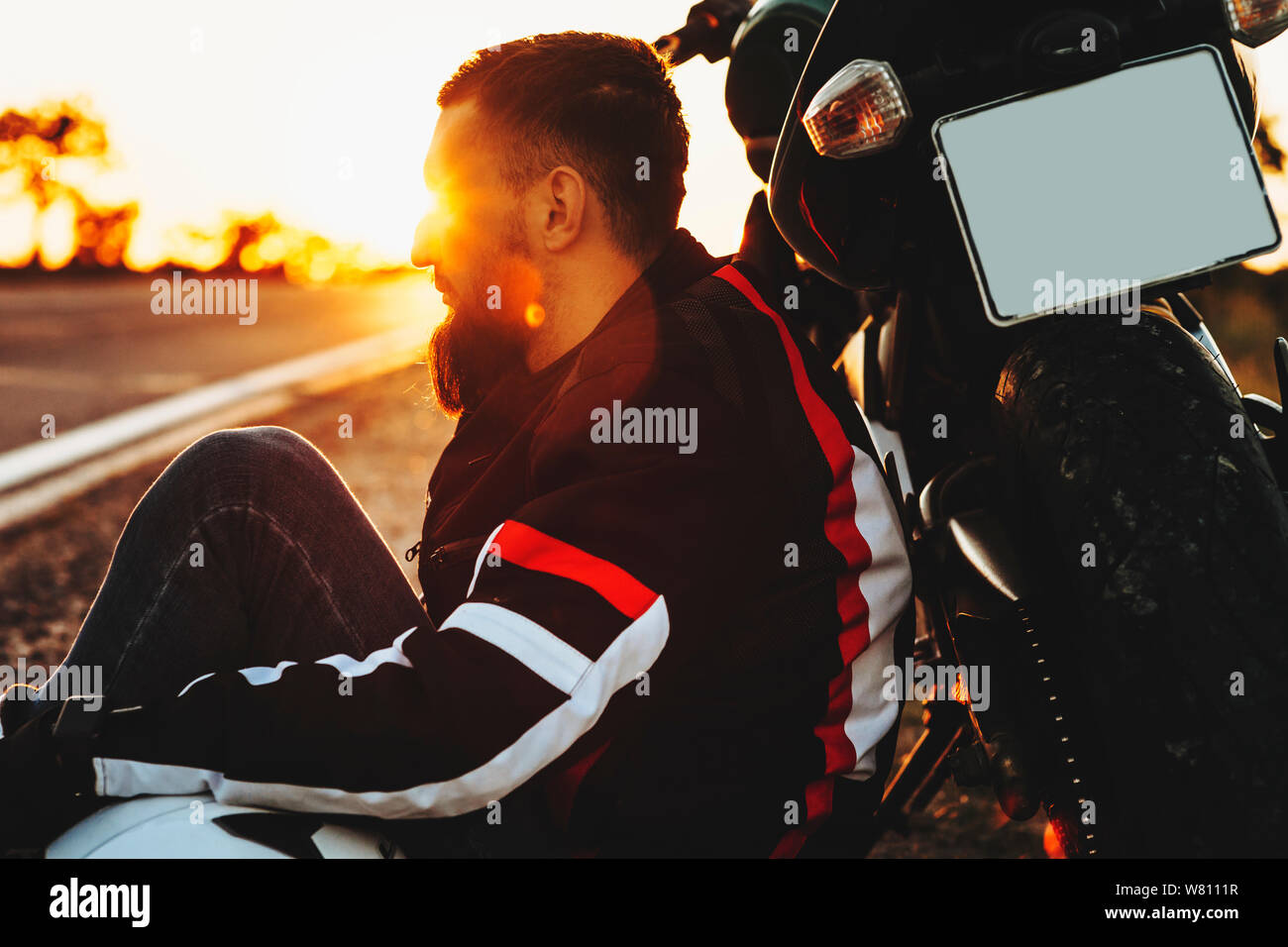 Man leaning against motorcycle hi-res stock photography and images - Alamy