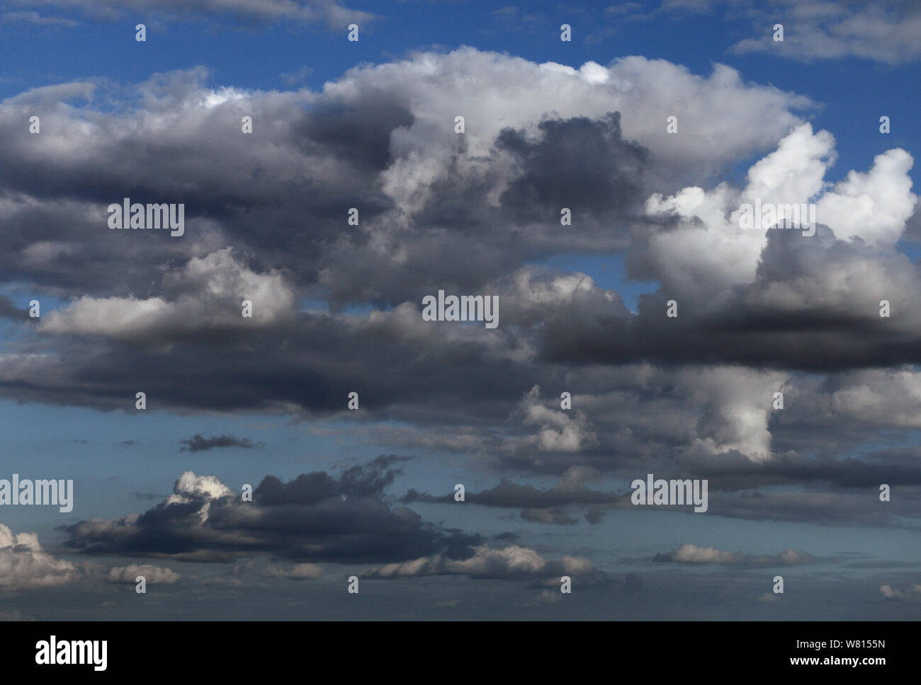 Cumulus cloud grey hi-res stock photography and images - Alamy