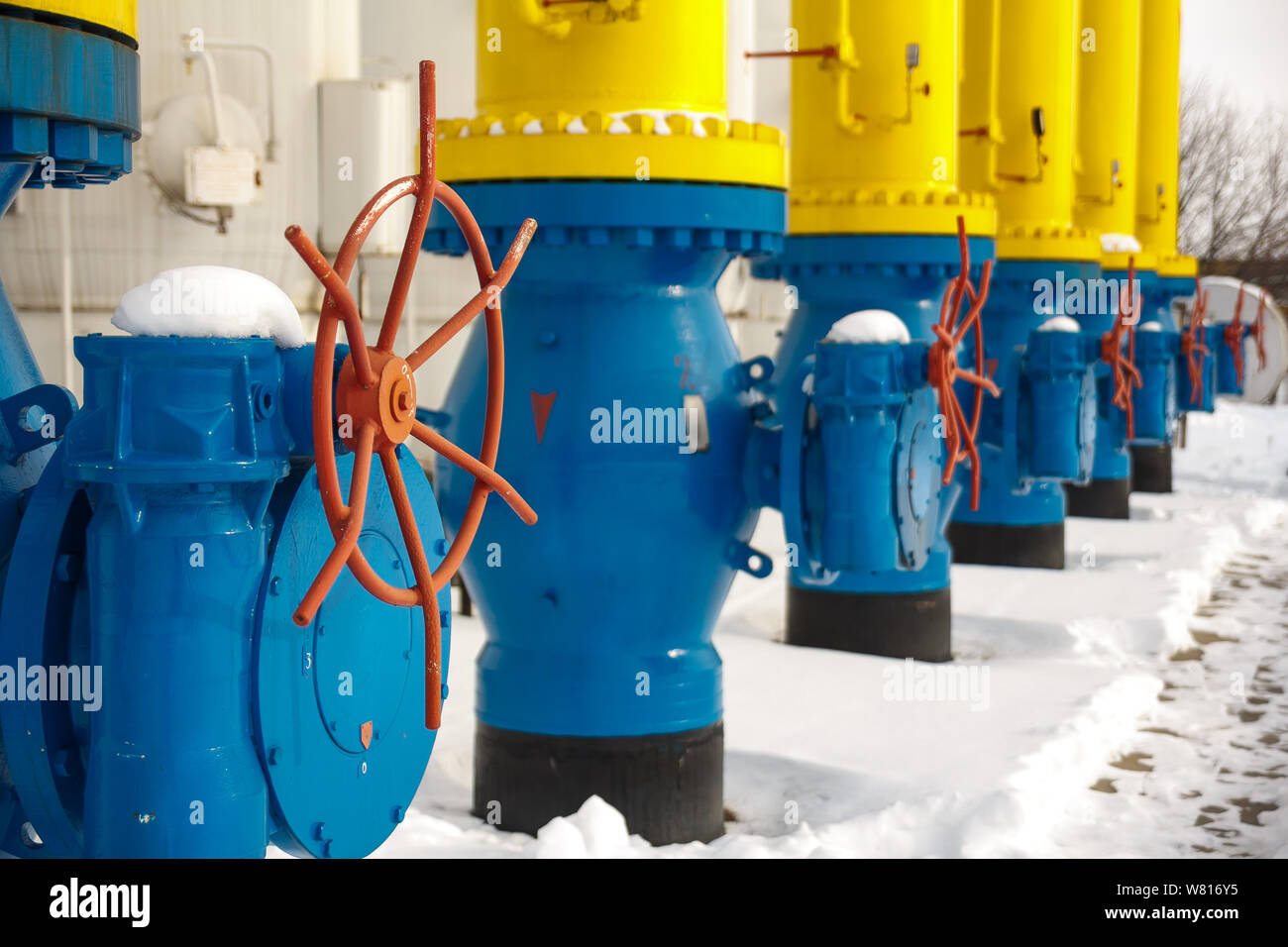 Valves opening closing gas hi-res stock photography and images - Alamy