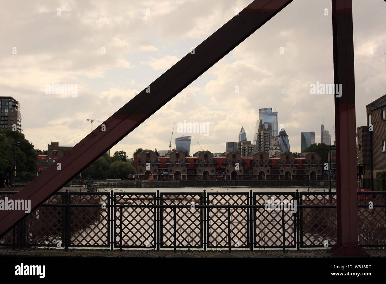 Thames Path, Wapping, London Stock Photo - Alamy