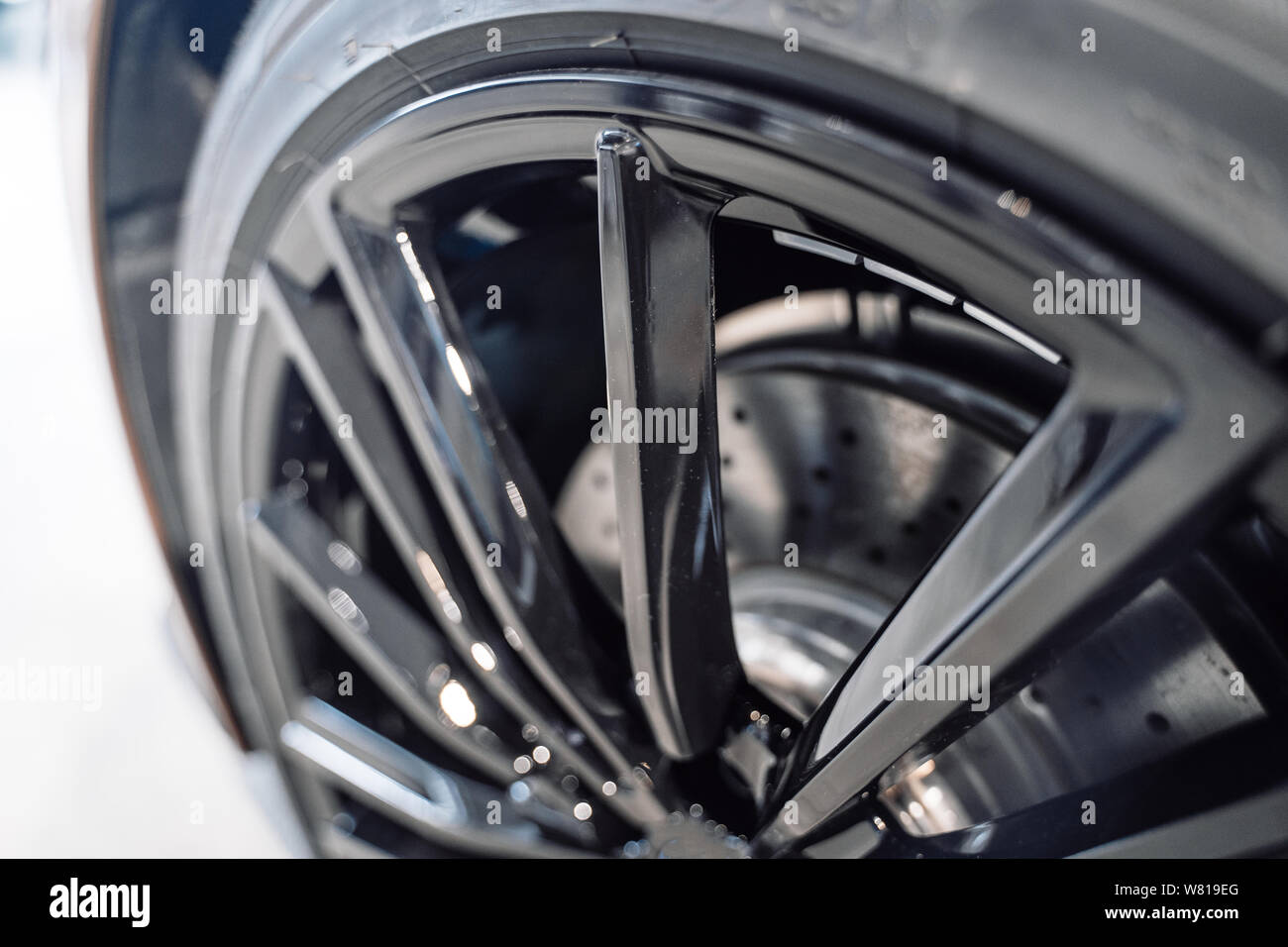 Close up of rim car alloy wheel Stock Photo - Alamy