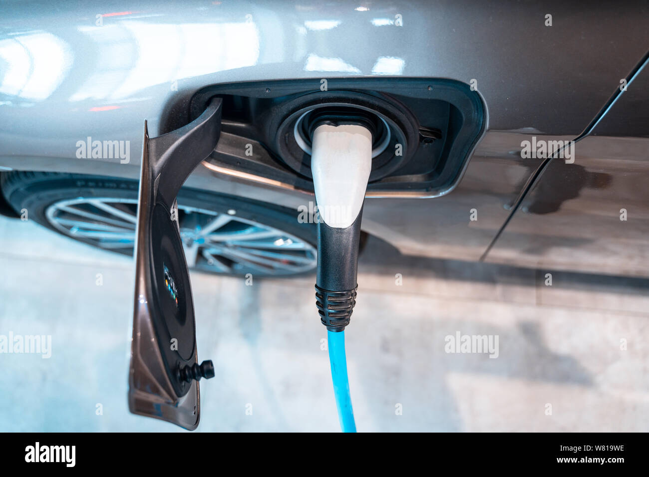Power supply plugged into an electric car being charged Stock Photo - Alamy