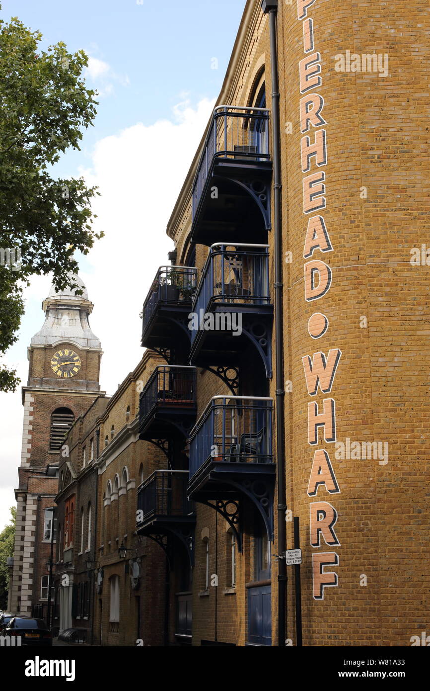 Wapping wharf urban regeneration hi-res stock photography and images ...