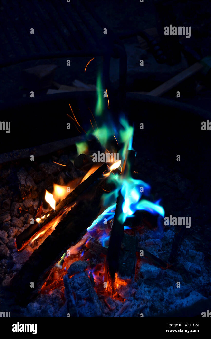Campfire ring hi-res stock photography and images - Alamy