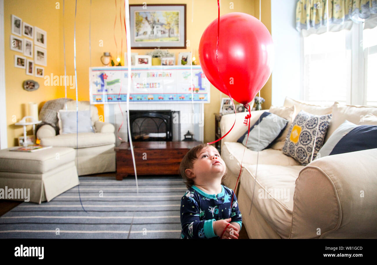 Person inside balloon hi-res stock photography and images - Alamy