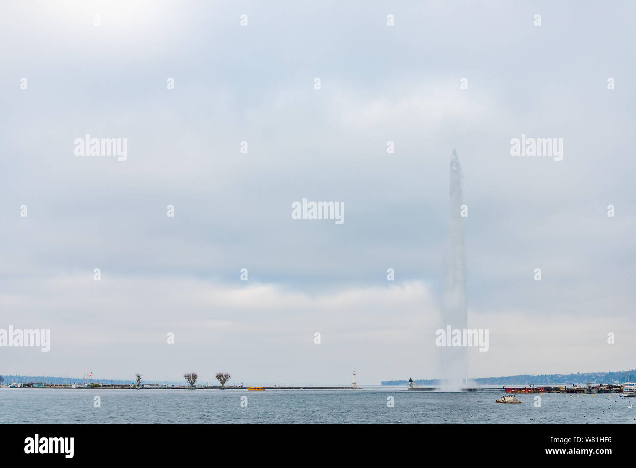Outdoor scenery of THE JET D'EAU, famous water jet fountain on Geneva ...