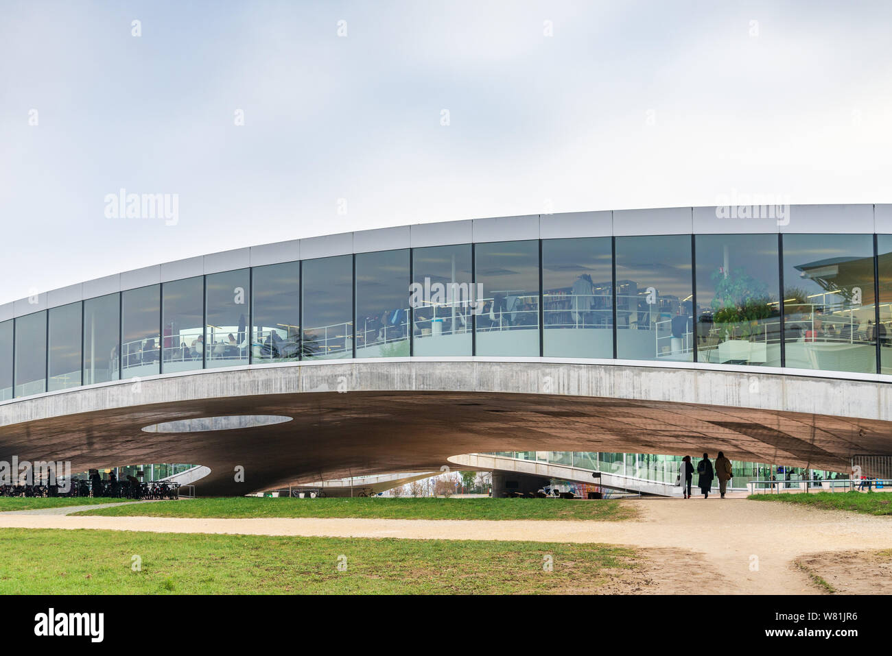 Exterior view of Rolex Learning Center (EPFL) with fascinate concrete ...