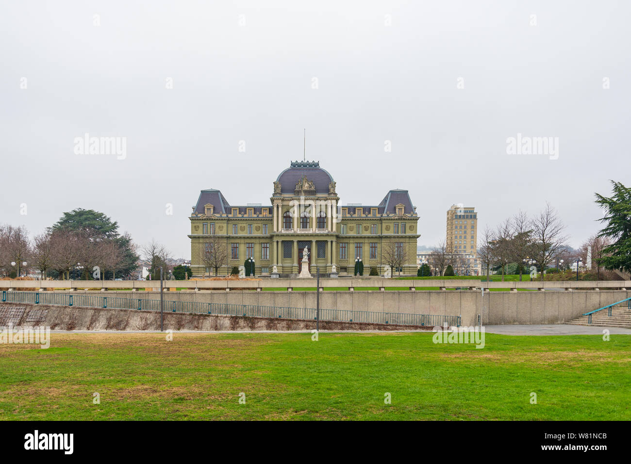 Tribunal palace hi-res stock photography and images - Alamy