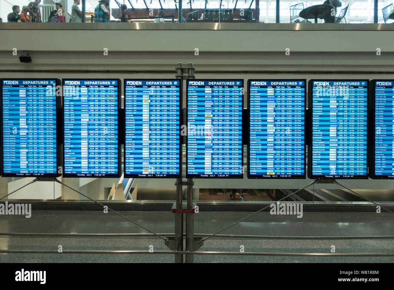 Airport departures screen hi-res stock photography and images - Alamy