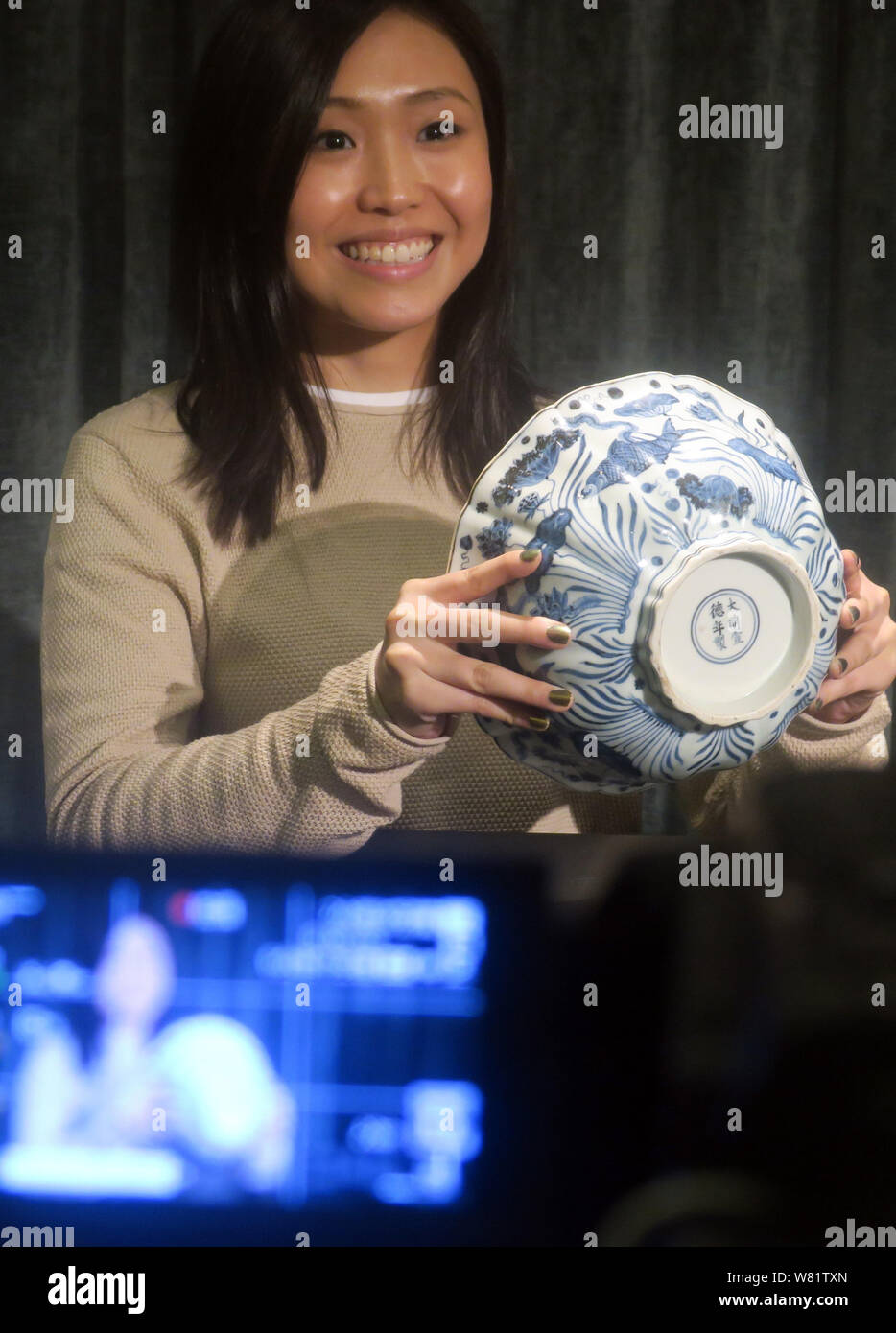 Fish pind hi-res stock photography and images - Alamy