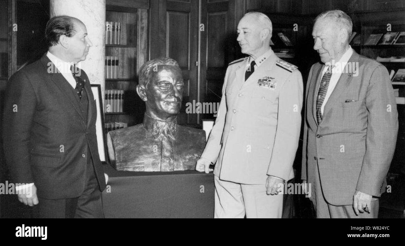 De Weldon bust Naval War College Stock Photo - Alamy