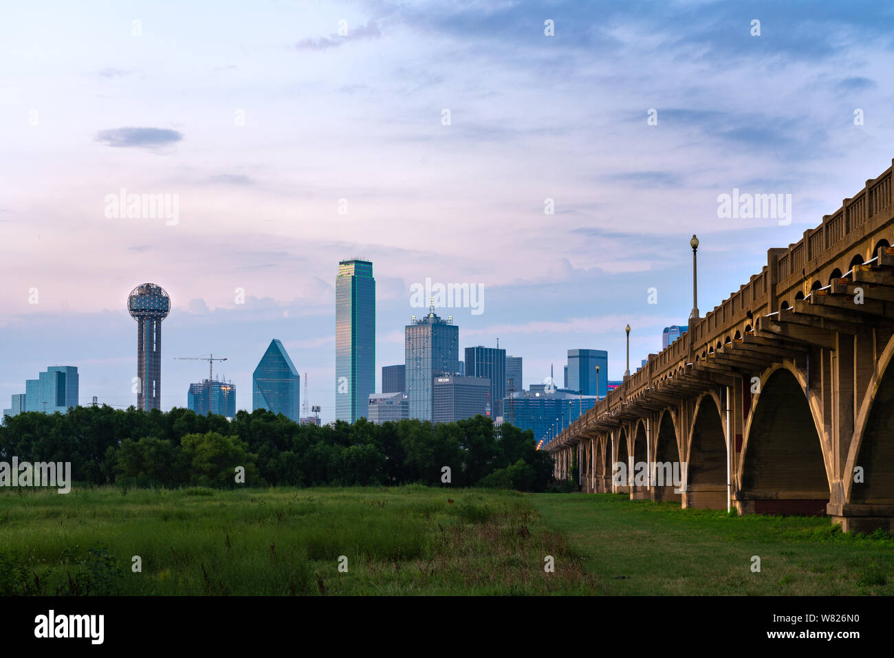 Dallas skyline hi-res stock photography and images - Alamy