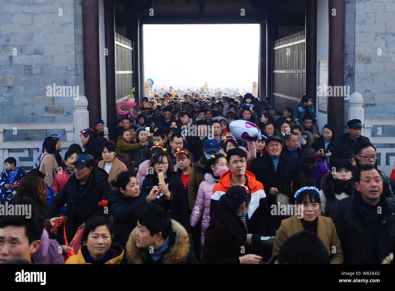 Chinese worshippers crowd the Taiping Bridge to pray for good luck on ...