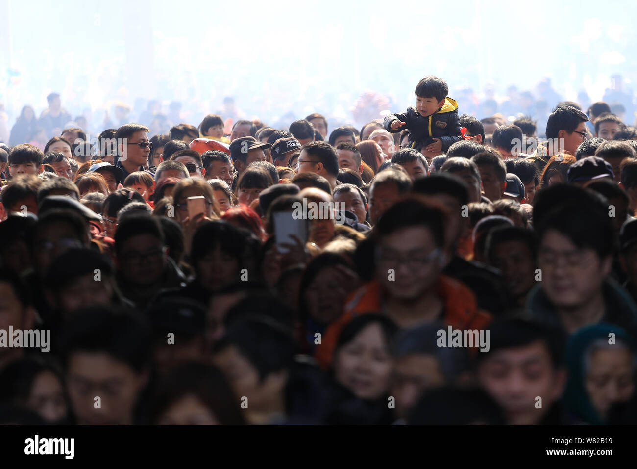 Chinese worshippers crowd the Taiping Bridge to pray for good luck on ...