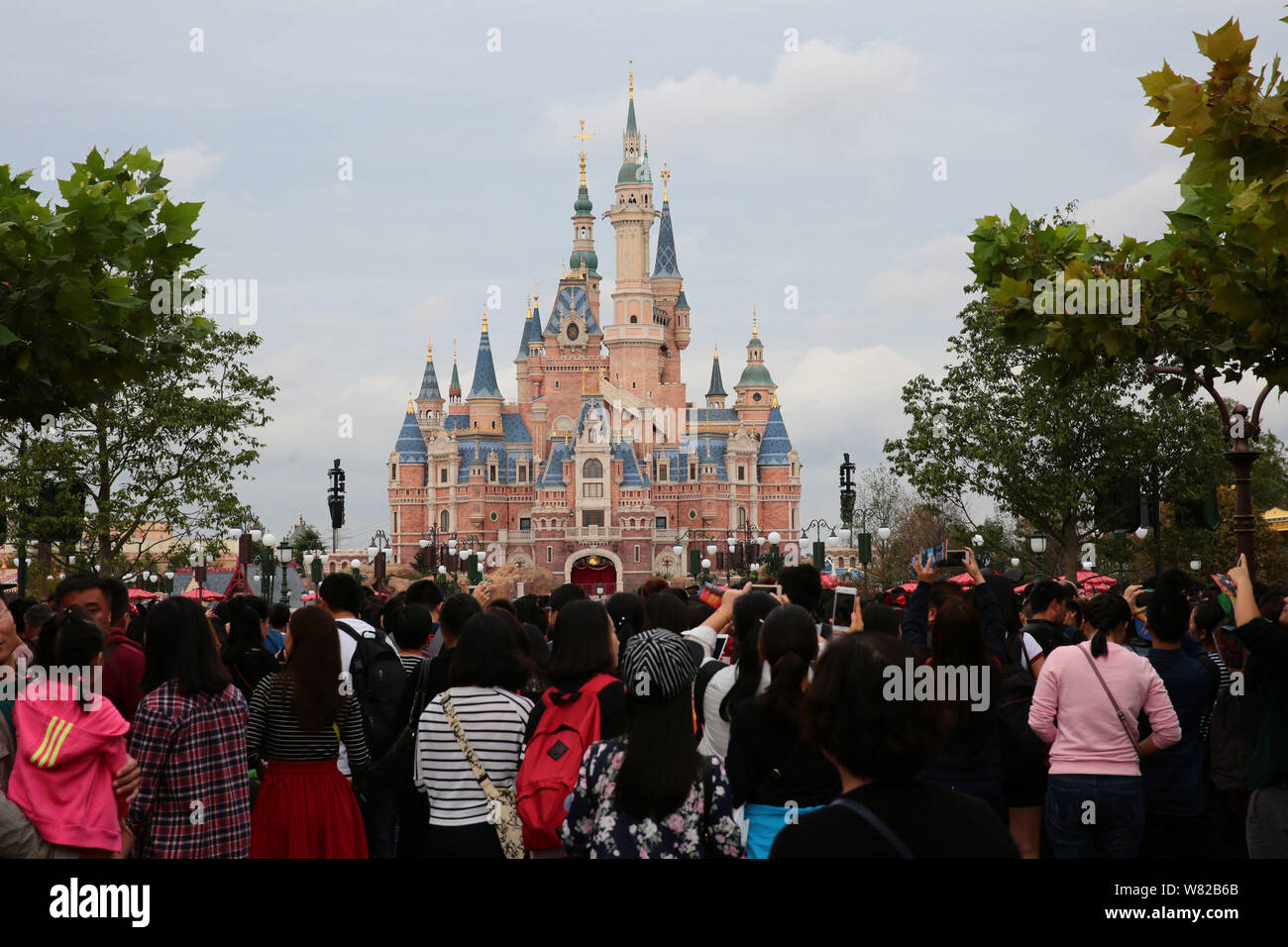 --FILE--Tourists crowd in front of the Disney Castle in the Shanghai ...