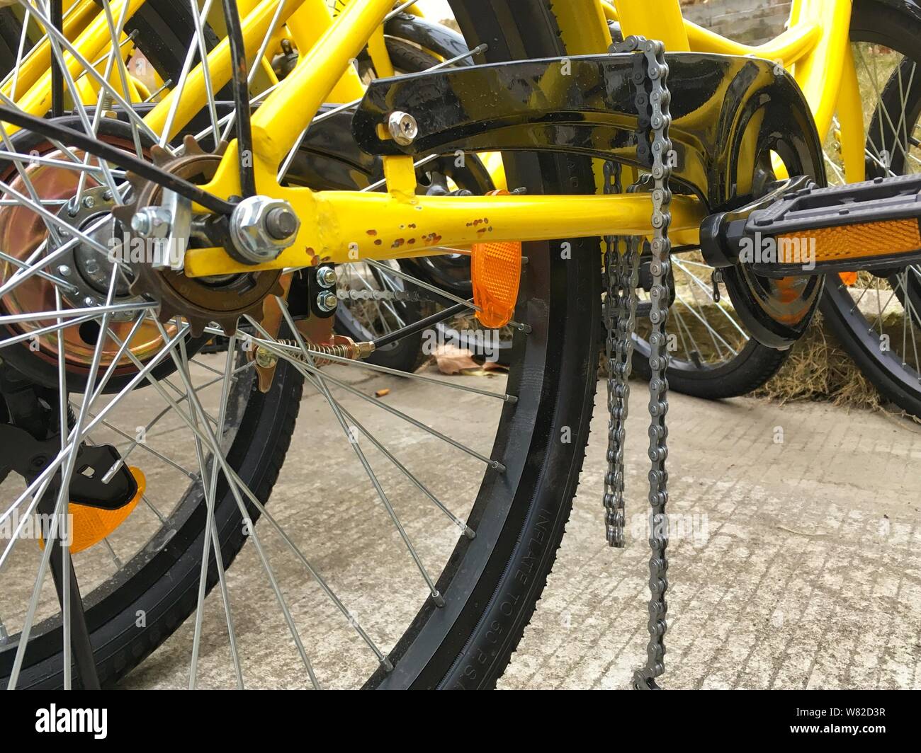 Broken bike chain hi-res stock photography and images - Alamy