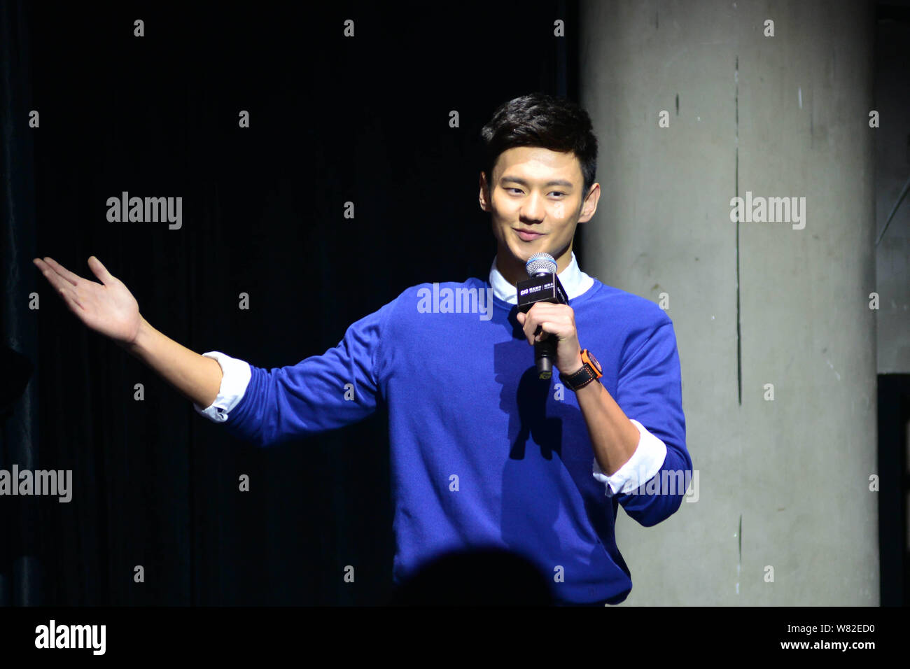 --FILE--Chinese world swimming champion Ning Zetao attends a fan ...