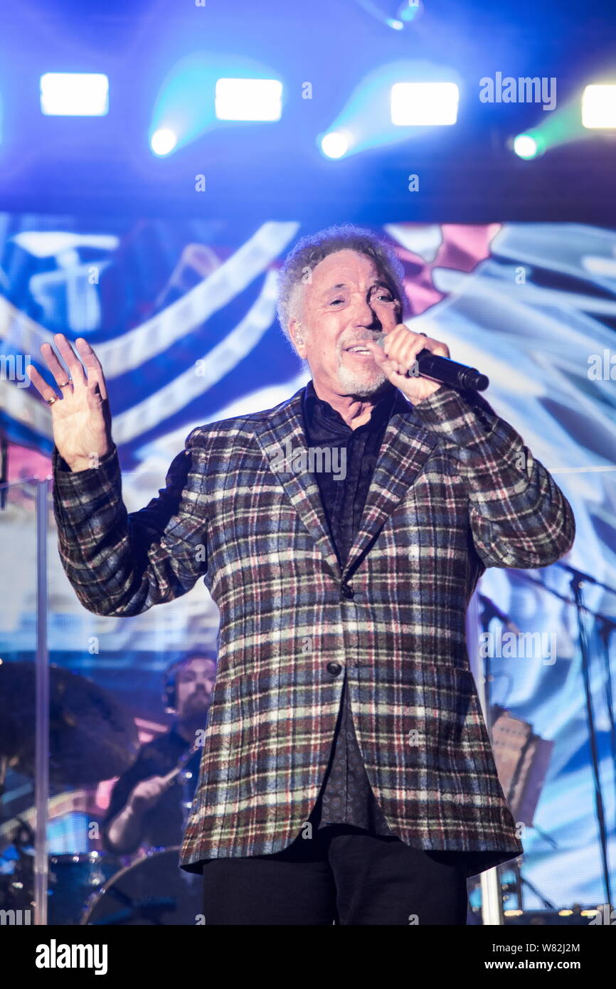 Welsh Singer Tom Jones Performs High Resolution Stock Photography and ...