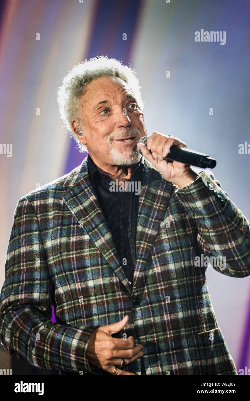 Welsh singer Sir Thomas John Woodward, known by his stage name Tom ...