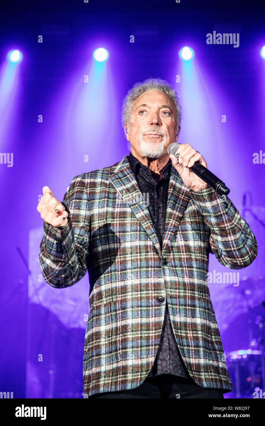 Welsh Singer Tom Jones Performs High Resolution Stock Photography and ...