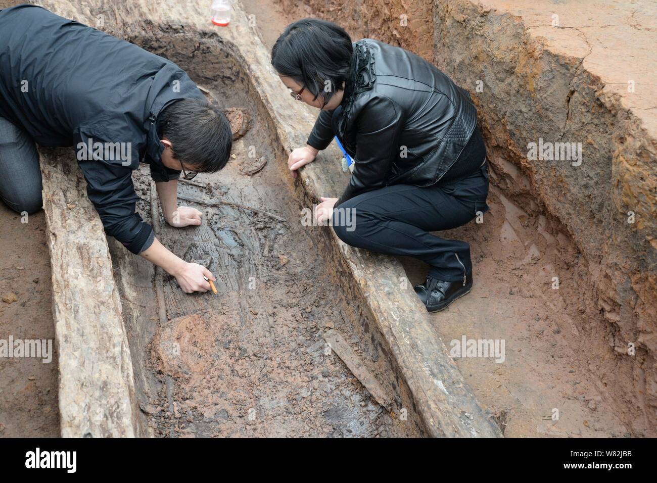 Chinese archaeologists excavate one of the 2,200-year-old boat coffin ...