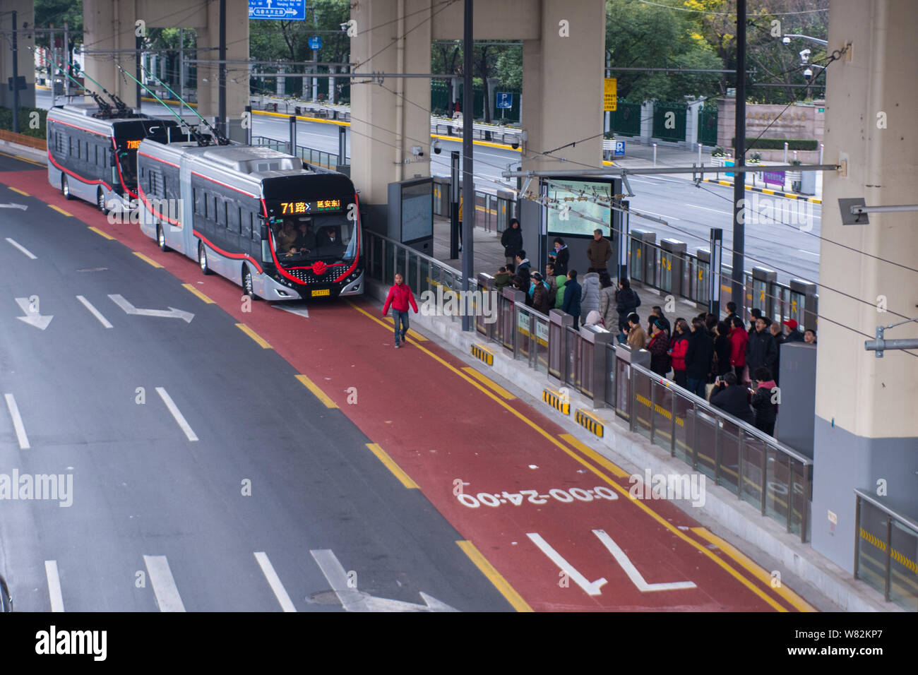 Bus no 71 hi-res stock photography and images - Alamy