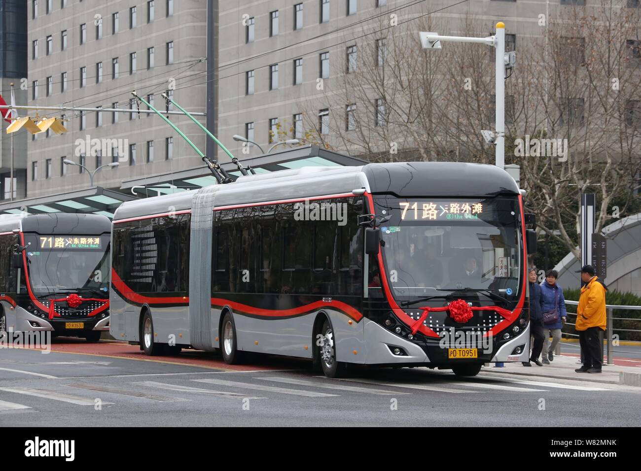 View of the congestion-defying Bus No. 71 on the accommodation lane in ...