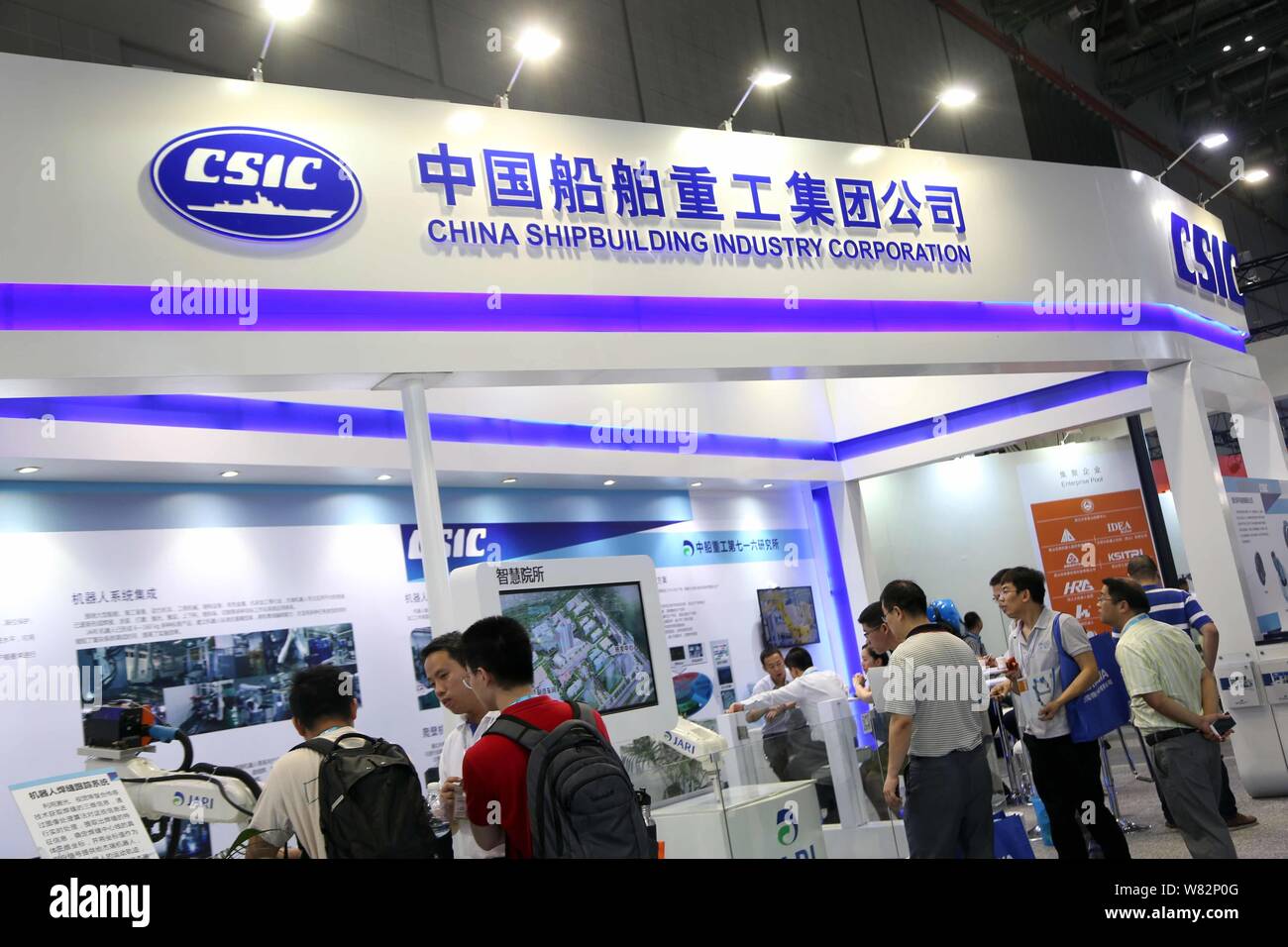 --FILE--People visit the stand of CSIC (China Shipbuilding Industry ...