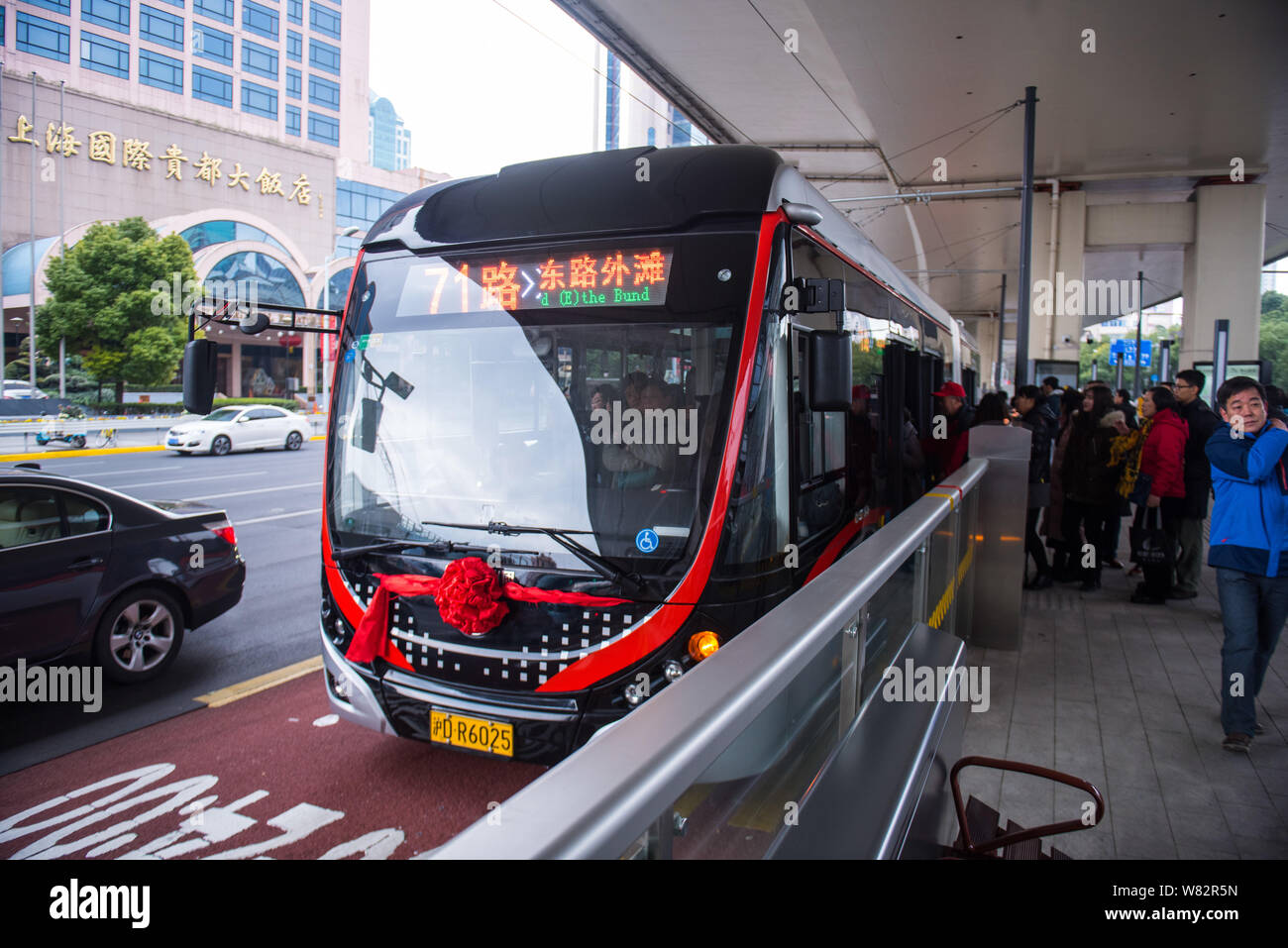 Bus no 71 hi-res stock photography and images - Alamy
