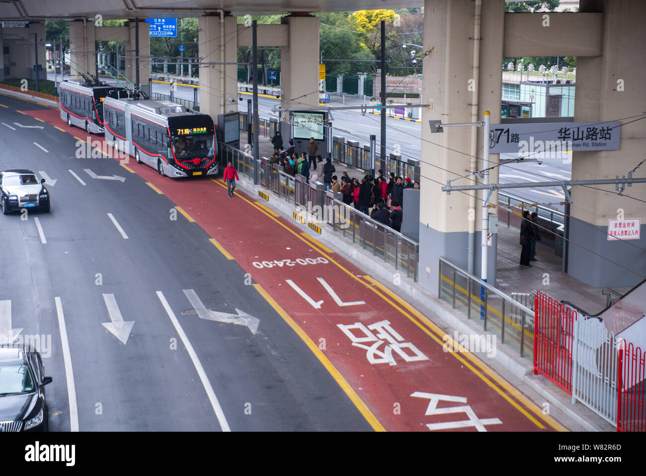 Bus no 71 hi-res stock photography and images - Alamy