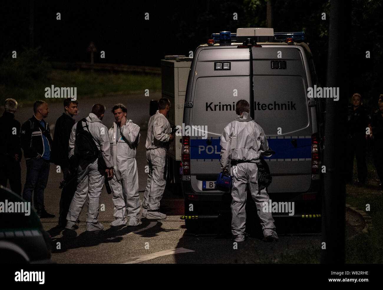 Dead detectives hi-res stock photography and images - Alamy