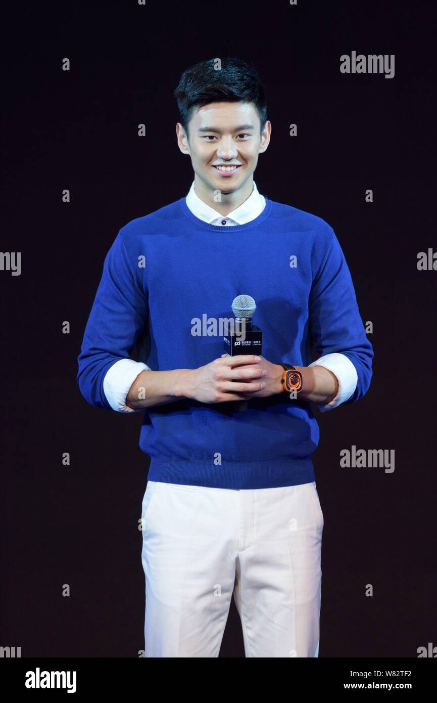 --FILE--Chinese world swimming champion Ning Zetao attends a fan ...