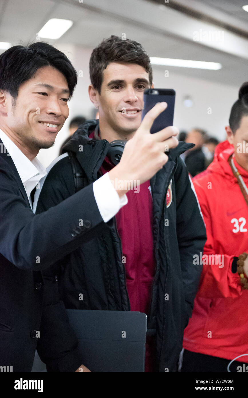 Brazilian football player Oscar of Shanghai SIPG F.C., right, takes ...
