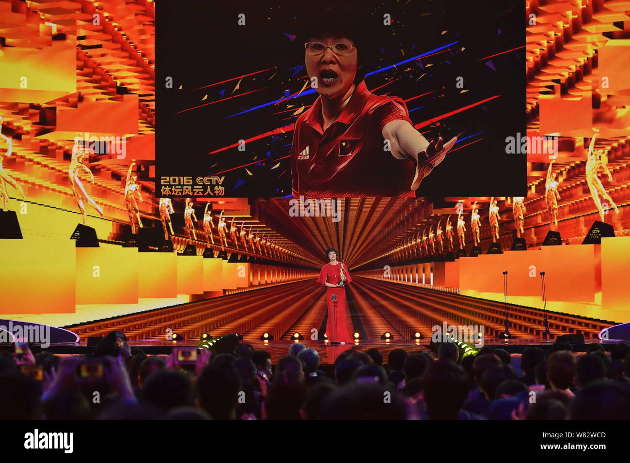 Members of the Chinese national women's volleyball team pose with their ...