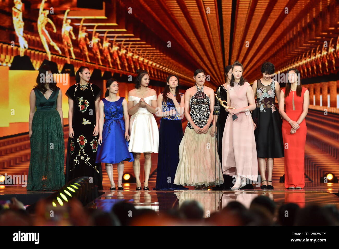 Members of the Chinese national women's volleyball team pose with their ...