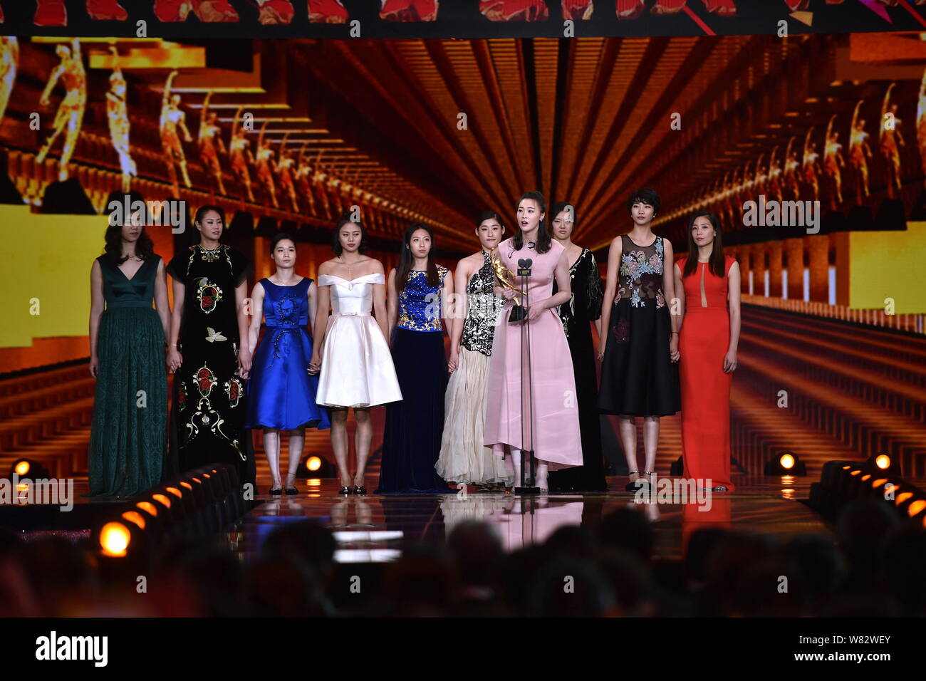 Members of the Chinese national women's volleyball team pose with their ...