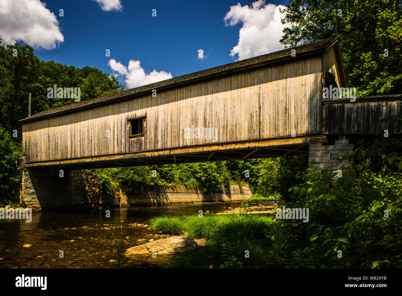 Bridge hampton hi-res stock photography and images - Alamy