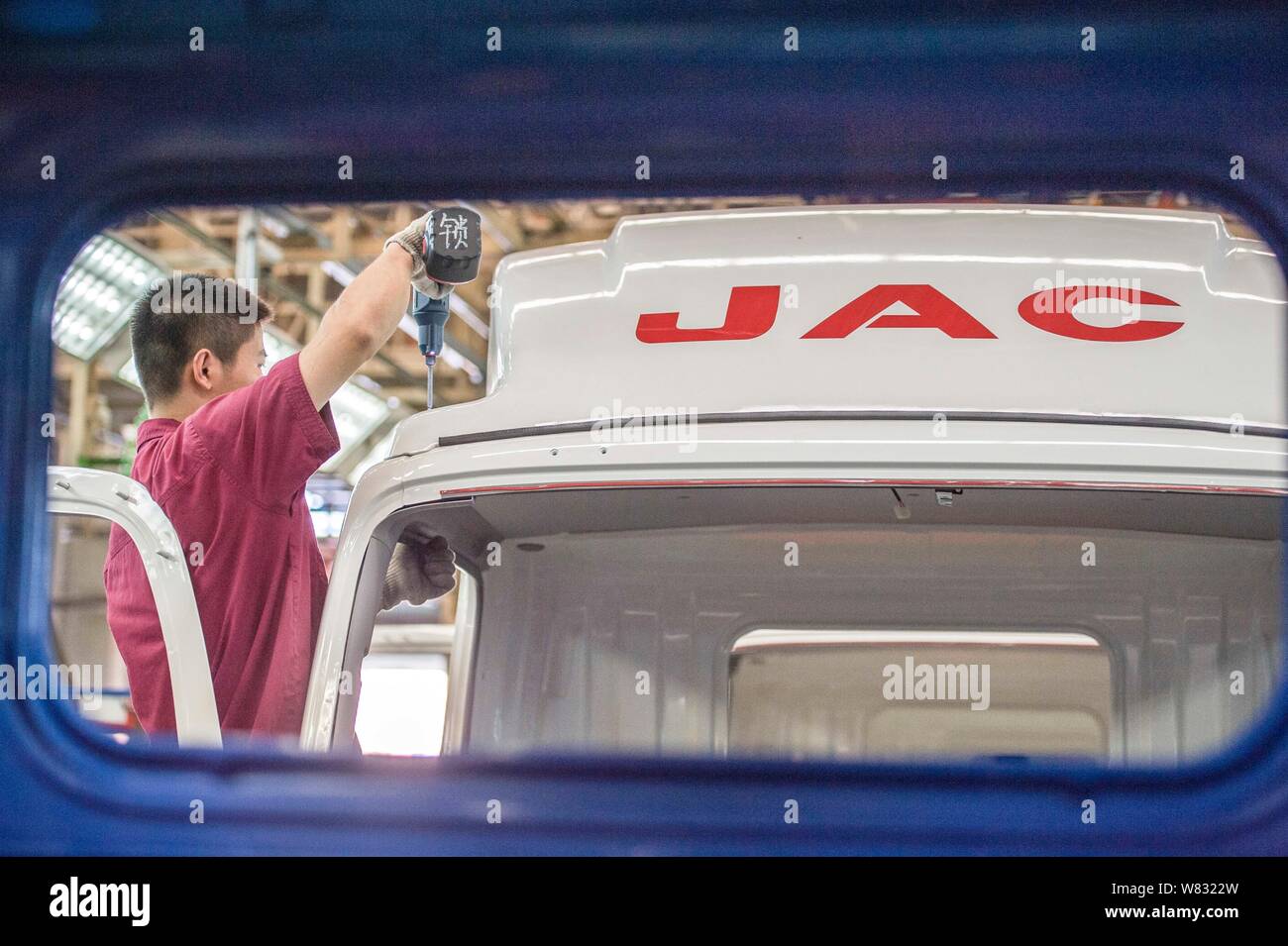 Truck jac hi-res stock photography and images - Alamy
