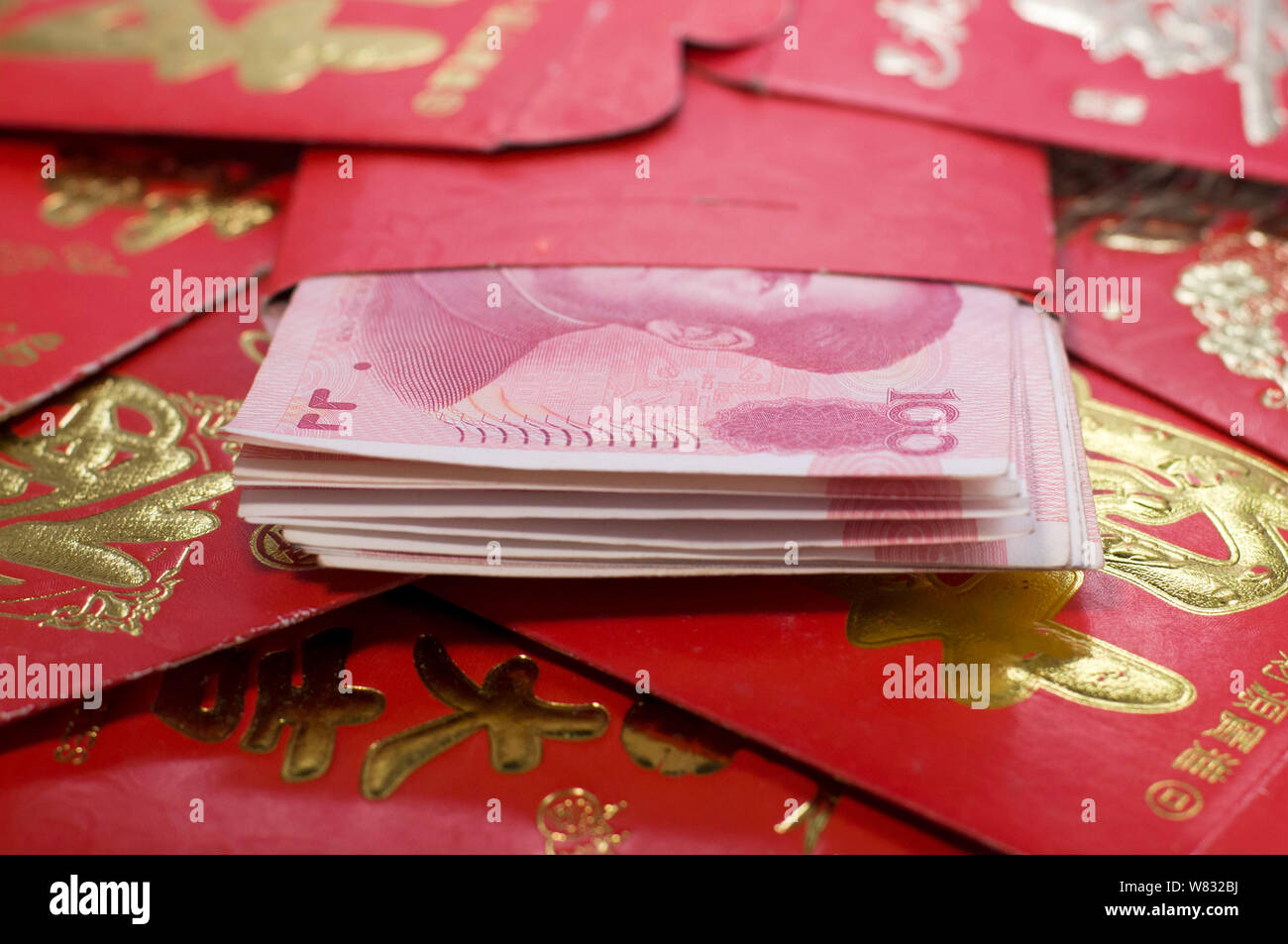 File lucky money envelope hi-res stock photography and images - Alamy
