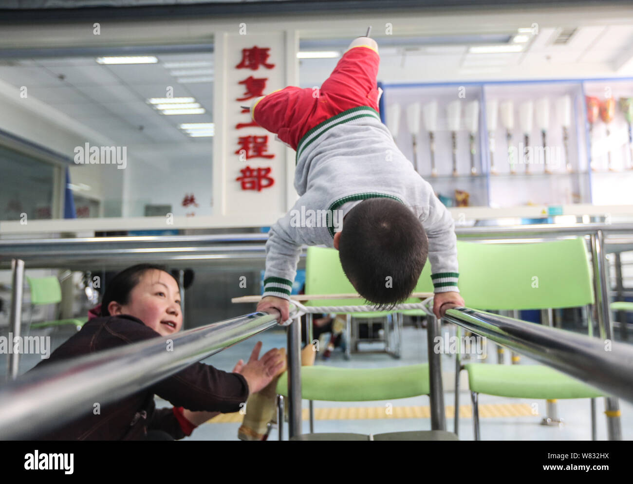 The four-year-old legless boy Li Haifeng stands upside down at the ...