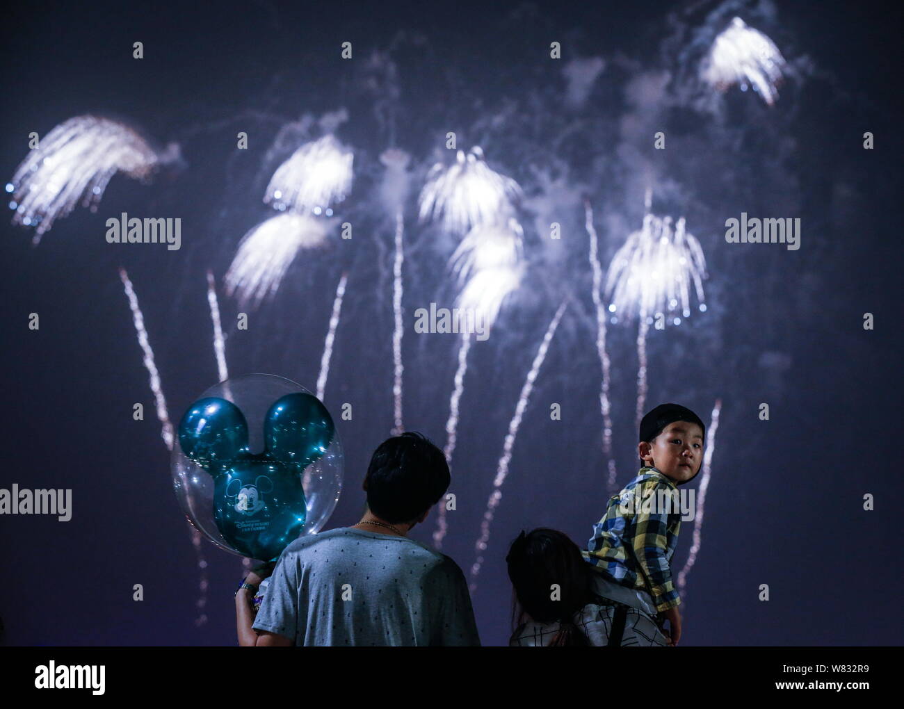 Chinese fireworks shanghai hi-res stock photography and images - Alamy